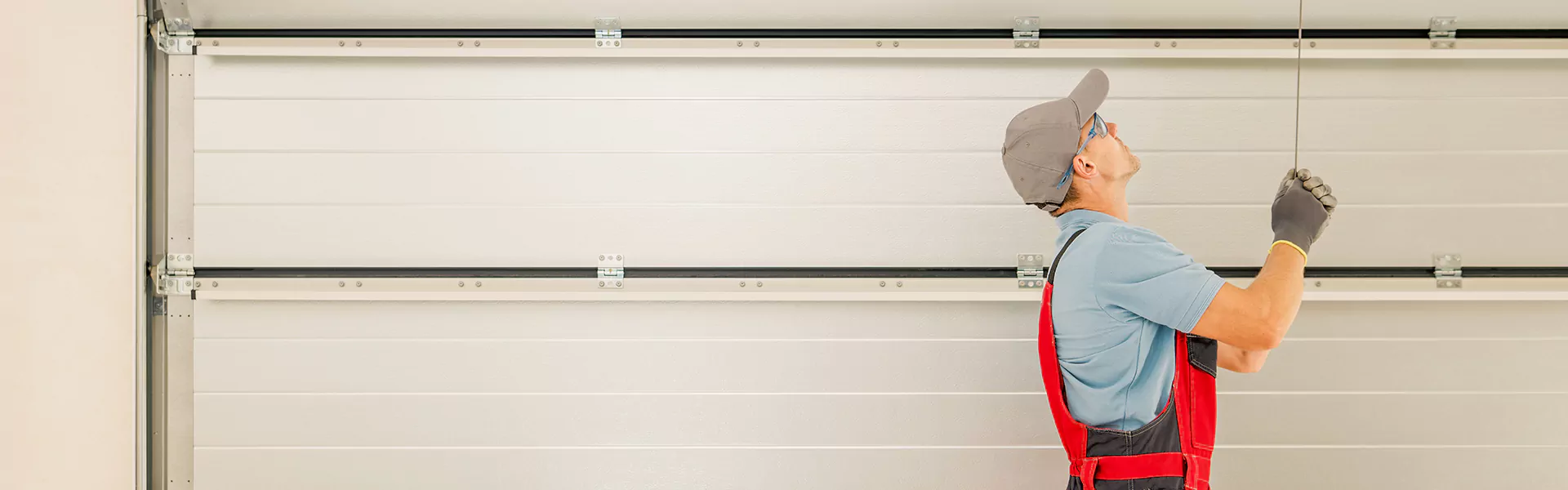 Garage Door Service Man Hamilton, Ontario | Garage Door Repair Man